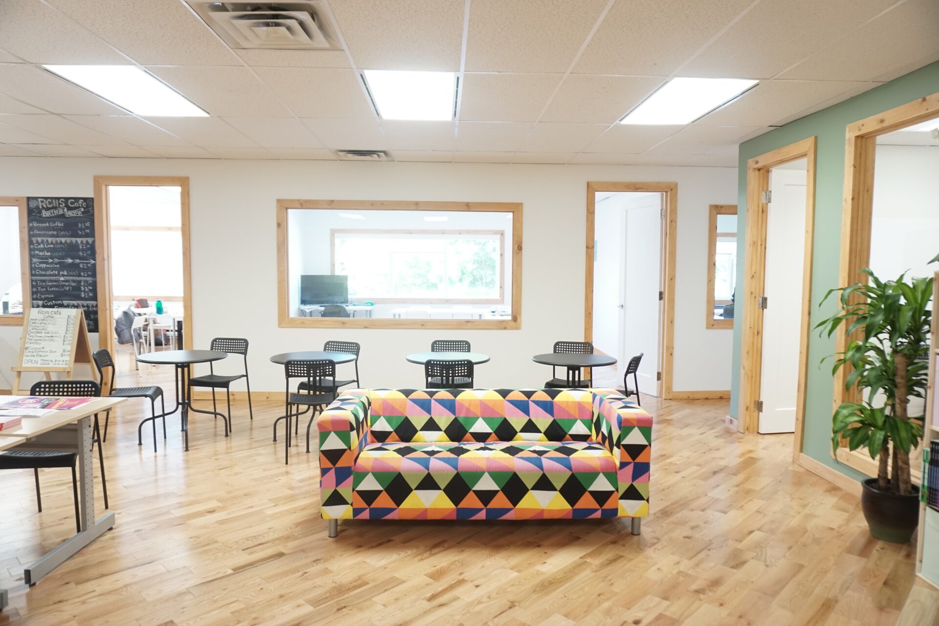 Royal Canadian Institute of International Studies ロイヤル・カナディアン・インスティテュート ...